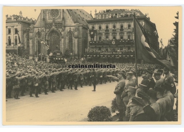 Crain's Militaria - Adolf Hitler in Leipzig parade