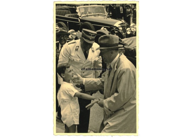 Crain's Militaria - Photos