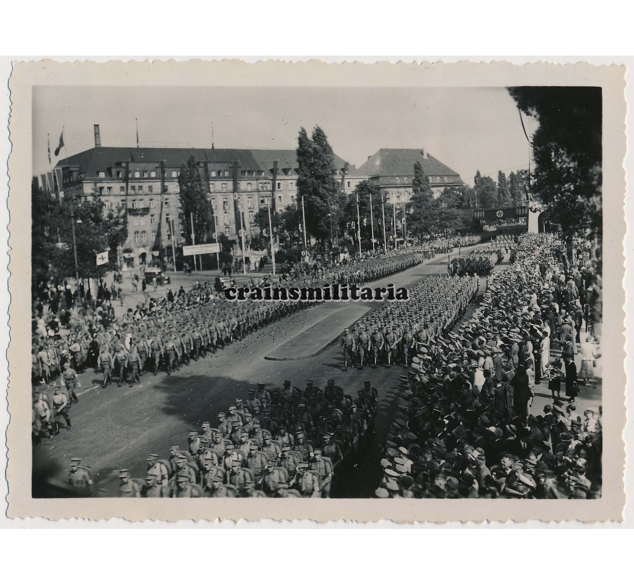 Crain's Militaria - SA Members in parade